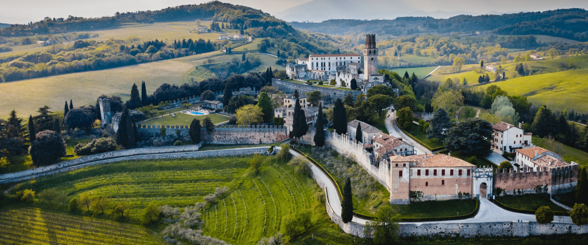 What to Wear for Your Spring Italy Trip: The Essential Packing List ...